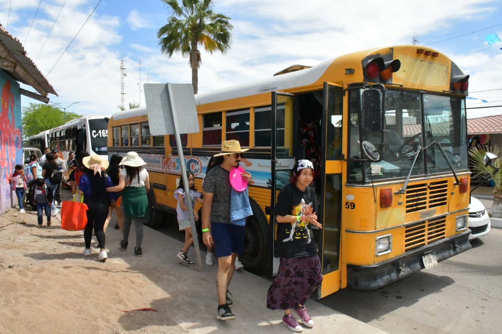 Cientos de hermosillenses utilizan los viajes gratuitos dentro de Bahía ...